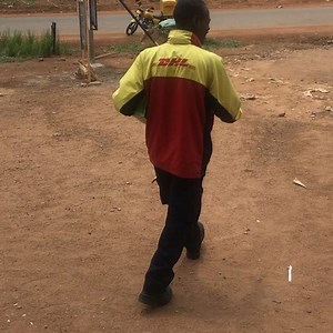 I had to do this video when a client in Uk who paid yesterday and also want us to ship it same day We got alert 12noon dhl staff didn’t show up that day Meanwhile we ship all order less than 24hrs after payment some client get their order same day they pay(within Nigeria ) All effort to explain to this client that we dont go to DHL TO SEND PARCEL ,THEY DO COME TO PICK IT FROM OUR OFFICE was useless she kept complaining We’ve passed that stage 😂😛 Menh she disturbed my life with Whatsapp calls W