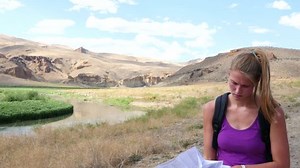 Woman Using Map Hike: video de stock (totalmente libre de regalías) 13072460 | Shutterstock