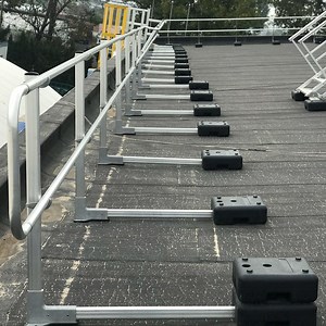 [Hot Item] Collective Fall Protection Railing on Flat Roof Areas