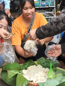 182K views · 3.1K reactions | Cook sticky rice, peanuts, turmeric to sell at the market Part 14 | Mother Lifestyle | Facebook