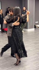 🎻 La Cumparsita is one of the most famous tango of all time. 💃🏻 It has been recorded by every major orchestra of Tango, and is danced as the last song of the night in every Milonga in the world! 😍 Interested in trying Argentine Tango? Join our NEW BEGINNER COURSE next week!! 🇬🇧 Every Monday and Thursday at 8pm in Central London! 👉 Book your Early Bird spot here: https://theargentinetangoschool.com/book-your-course/ 👈 #tango #tangoargentino #tangoclass #tangolesson #tangoworkshop #tangosc